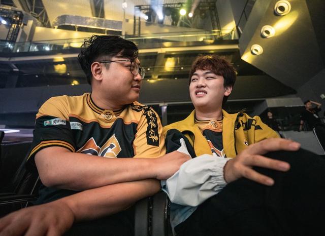 还有谁能阻挡QG夺冠？天敌WE已经出局，网友：不要高兴得太早