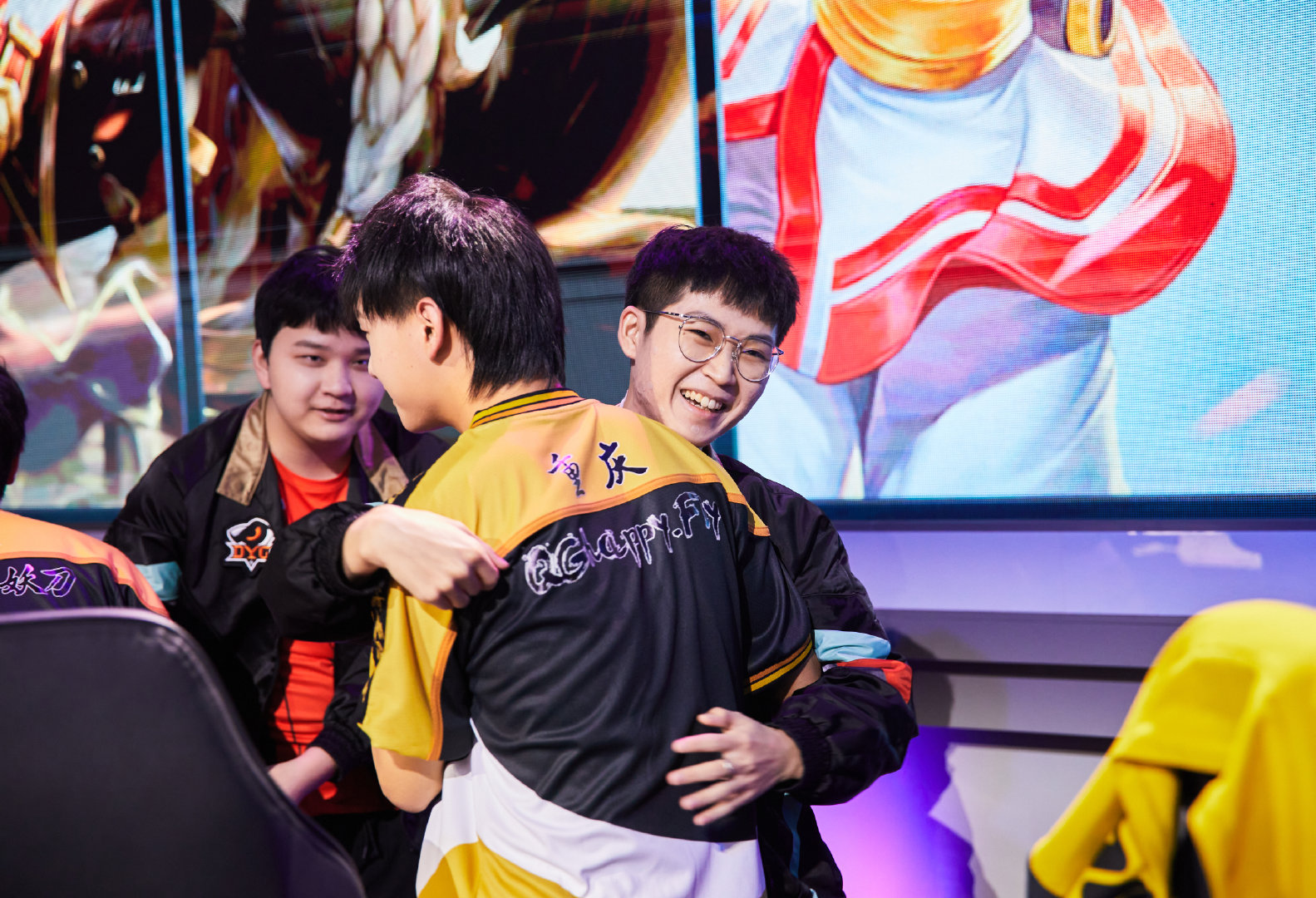 QG主教辞职，AG月光预言成真，痛骂QG粉丝：阴阳怪气