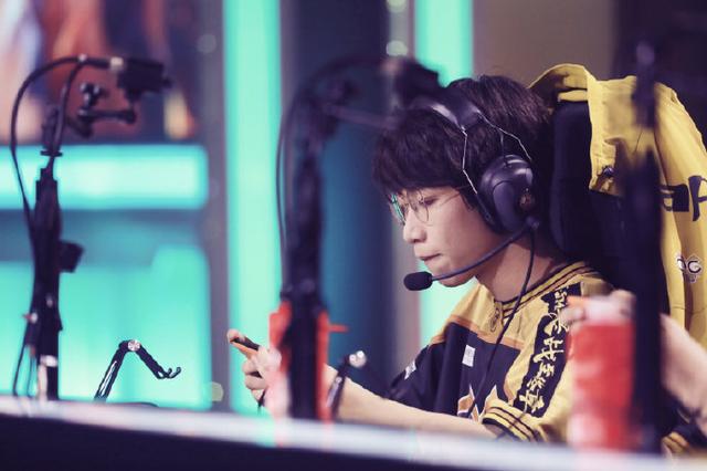 王者荣耀：苍天饶过谁？SK公开嘲讽Dgc后，QGAG两种命运！