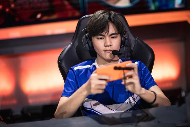 王者荣耀：QG老板强势回怼月光，终于明白estarpro为何重用诺言