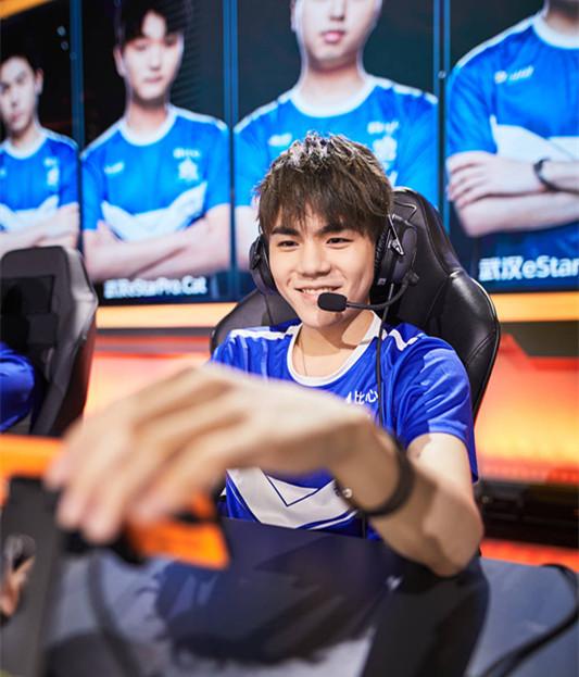 王者荣耀：QG老板强势回怼月光，终于明白estarpro为何重用诺言