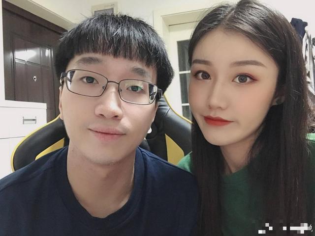 Mate好像彻底没了？Tabe晒RNG合照，细心网友发现亮点！