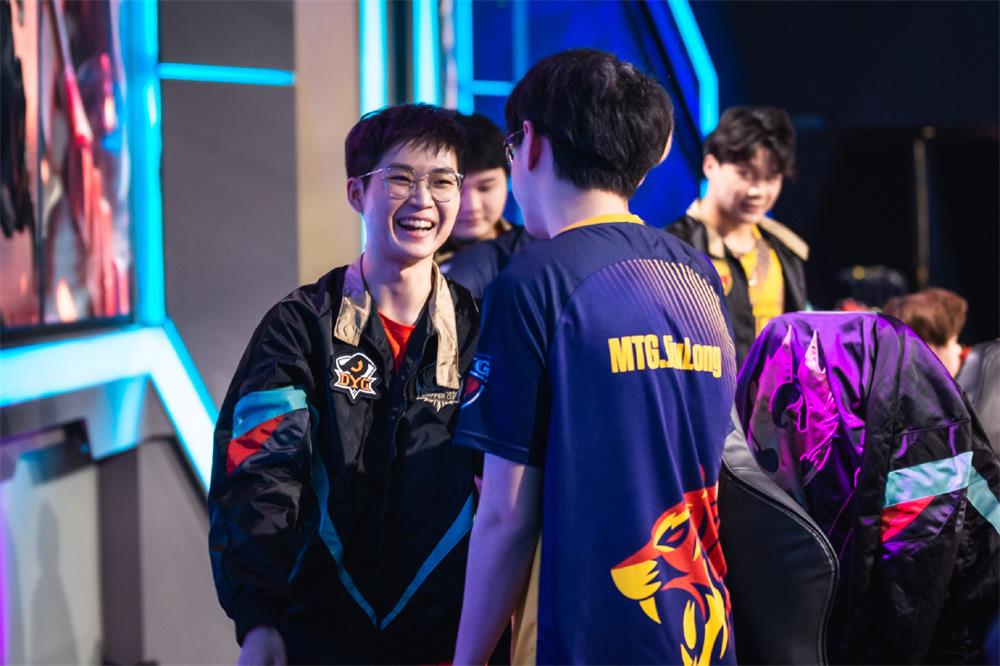 DYG终于不是四强了，久龙希望久诚能够拿到第四个FMVP！