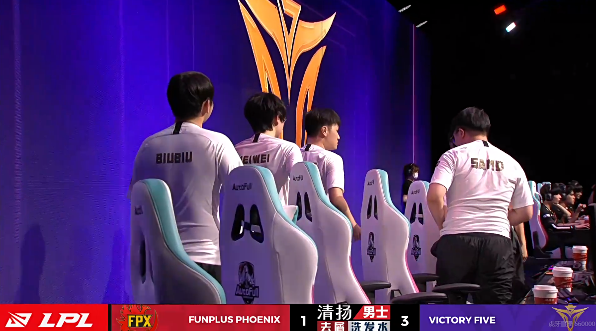 FPX季后赛首轮就失利，大威天龙V5成功晋级下一轮，小凤凰还有一条命？