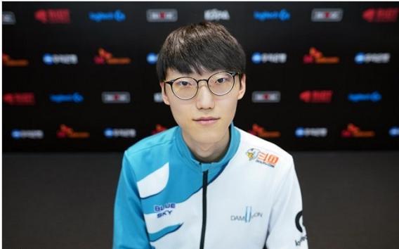 Bang评选LCK最佳阵容，这一次他也放弃了Faker，上单争议最大