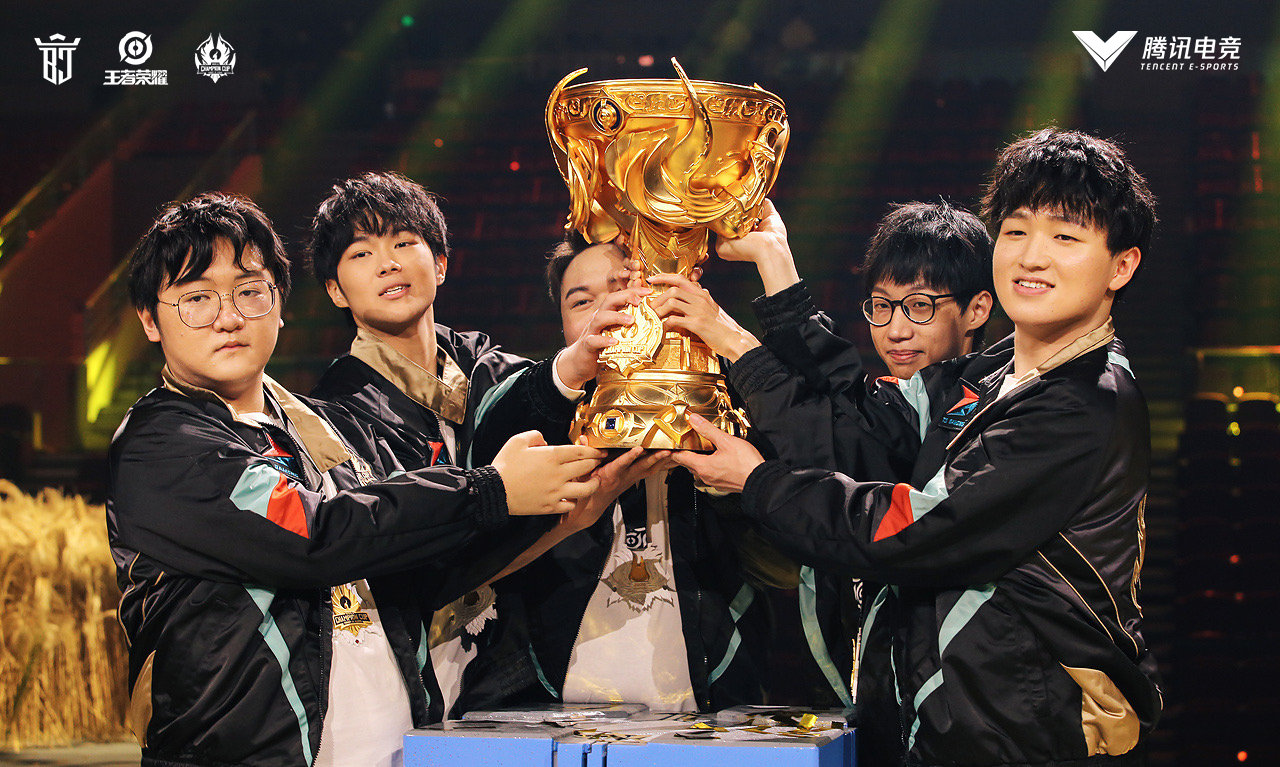 世冠皮肤定了！暖阳发文透露线索，暖阳：“5FMVP他姐”