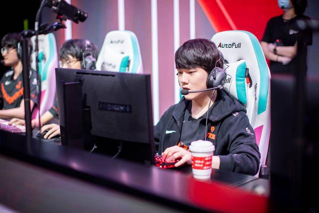 UZI退役之后Perkz选出全球前三AD选手！LPL一人，LCK两人