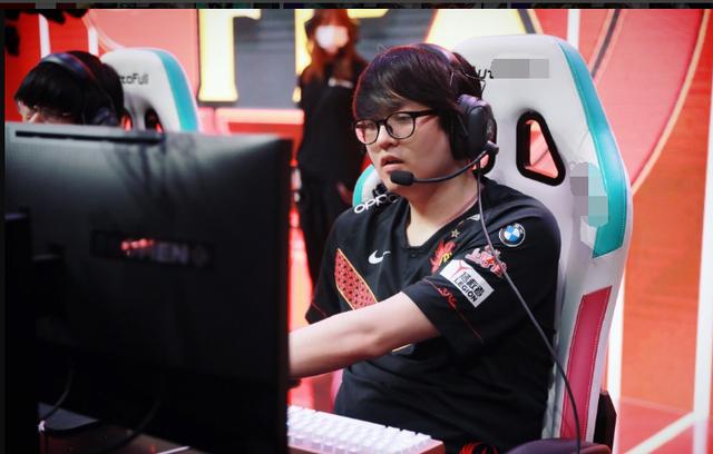 看不起FPX？德云色：FPX很难赢下IG，上单28开，打野55开