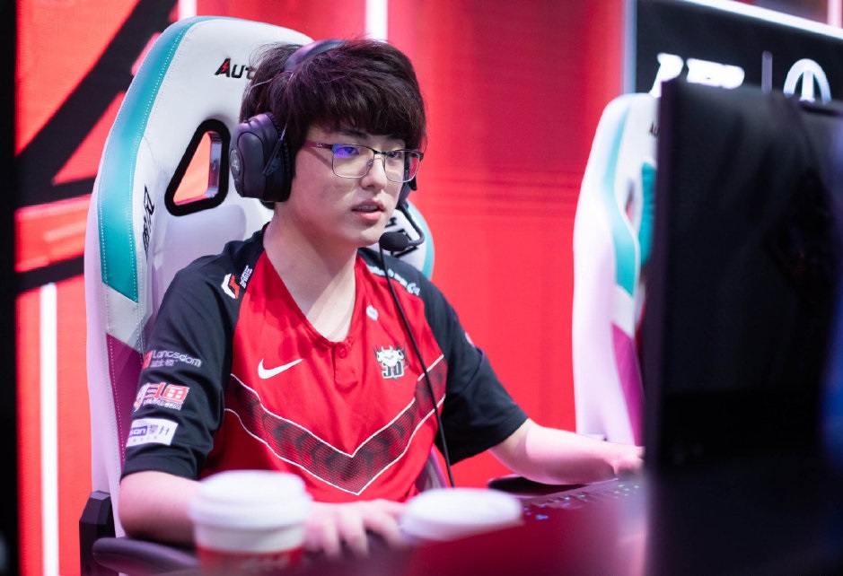 JDG晋级世界赛，绿毛为搭档高兴，很开心Loken顶住舆论压力没退役