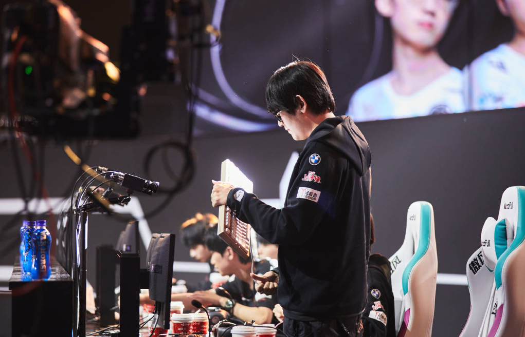 FPX惜败IG无缘S赛后 冠军辅助Crisp首度发声