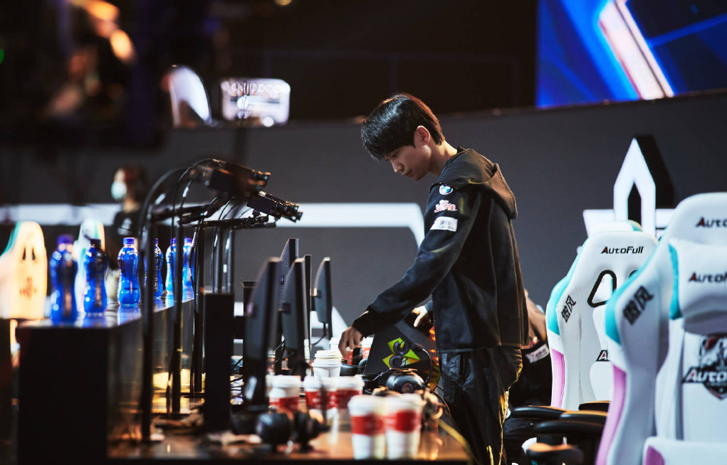 FPX惜败IG无缘S赛后 冠军辅助Crisp首度发声