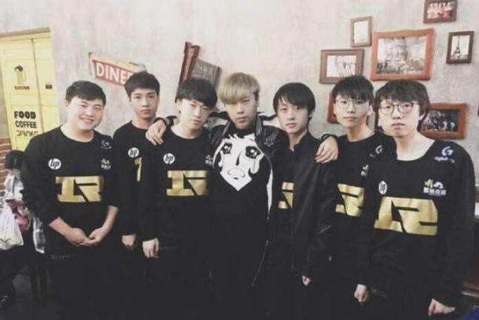 RNG再次集体聚会，姿态女友成最靓的仔，狼行女友颜值赢了