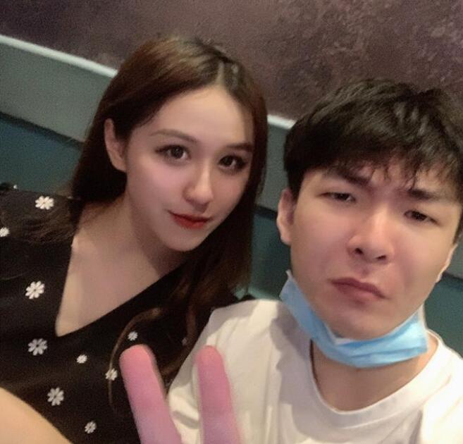 RNG再次集体聚会，姿态女友成最靓的仔，狼行女友颜值赢了