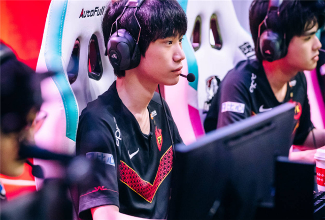 失去s10名额后，doinb将希望寄托在LCK队伍身上？已成忠实粉丝