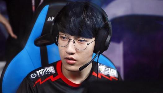 Tarzan已经在EDG基地了！网友通过直播分析，游戏延迟和EDG相同