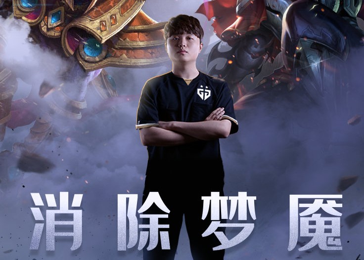 T1输给GEN无缘S10后，Faker赛后让人心疼，目光呆滞无人安慰