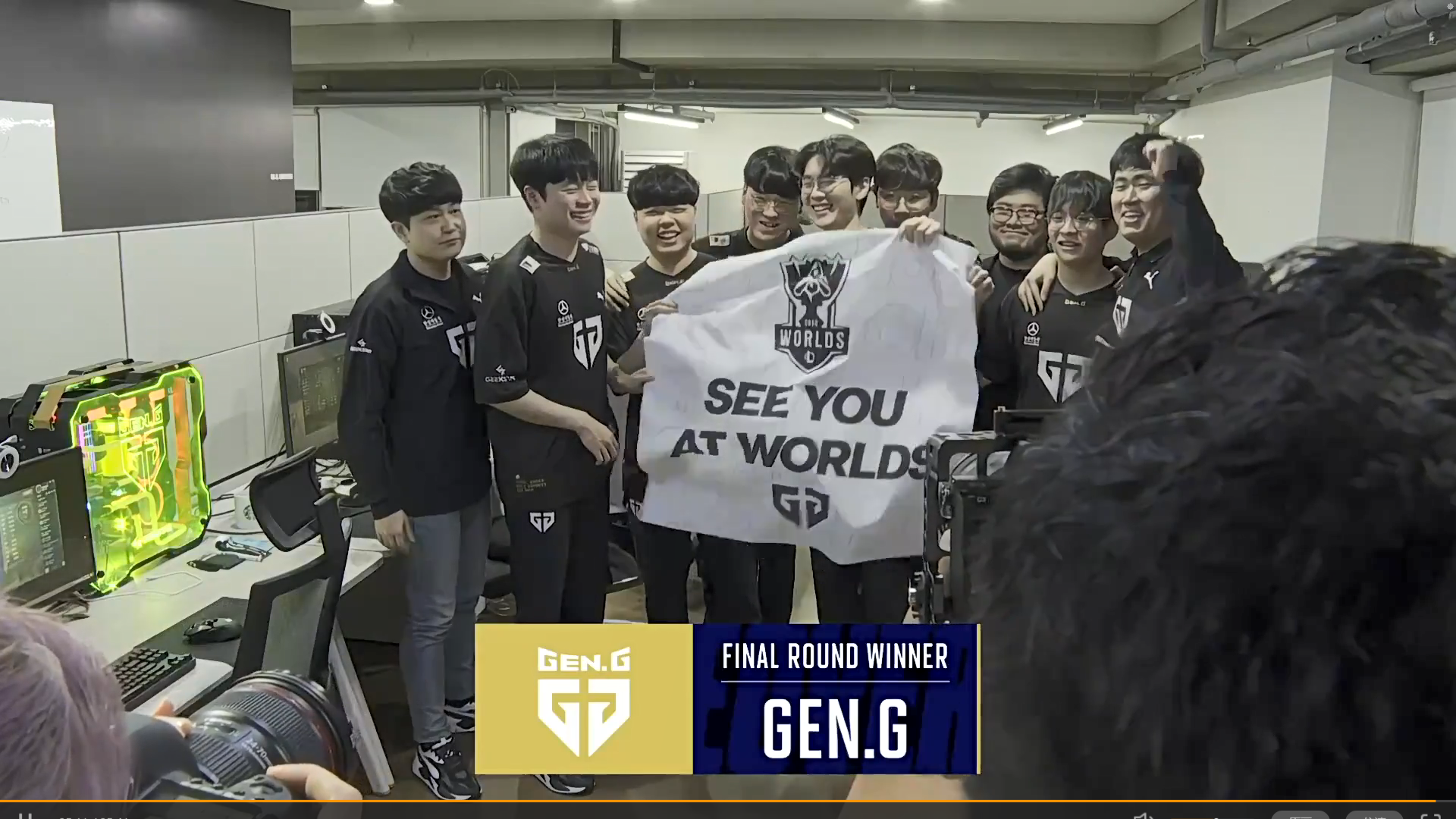 T1输给GEN无缘S10后，Faker赛后让人心疼，目光呆滞无人安慰