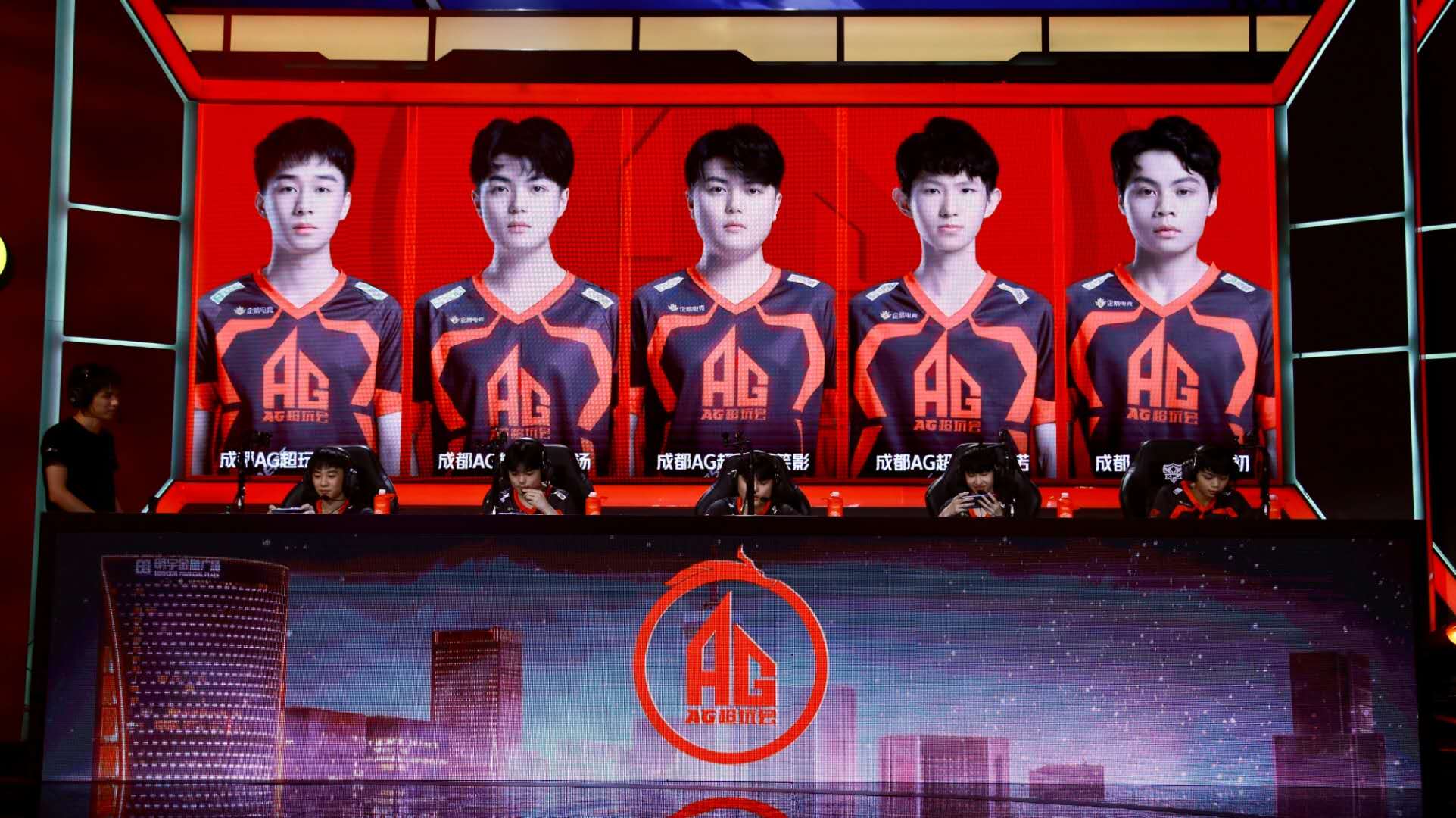 AG终于赢了！3-0复仇Ts，月光换人战术奏效，七年2拿MVP进步明显