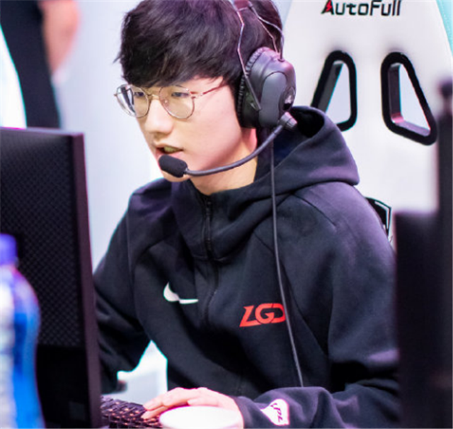 G2高兴得太早了，被LPL四号种子击败，这次是上单狼行拿到mvp