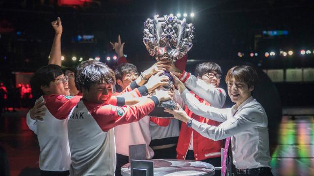 T1被TL无情嘲讽！TL喊话T1：小老弟，在家过得怎么样？