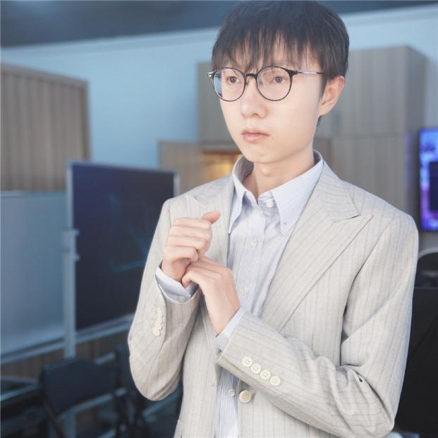 S10主题曲太拉胯，MV频现广告引争议，网友：0pp0真有钱！