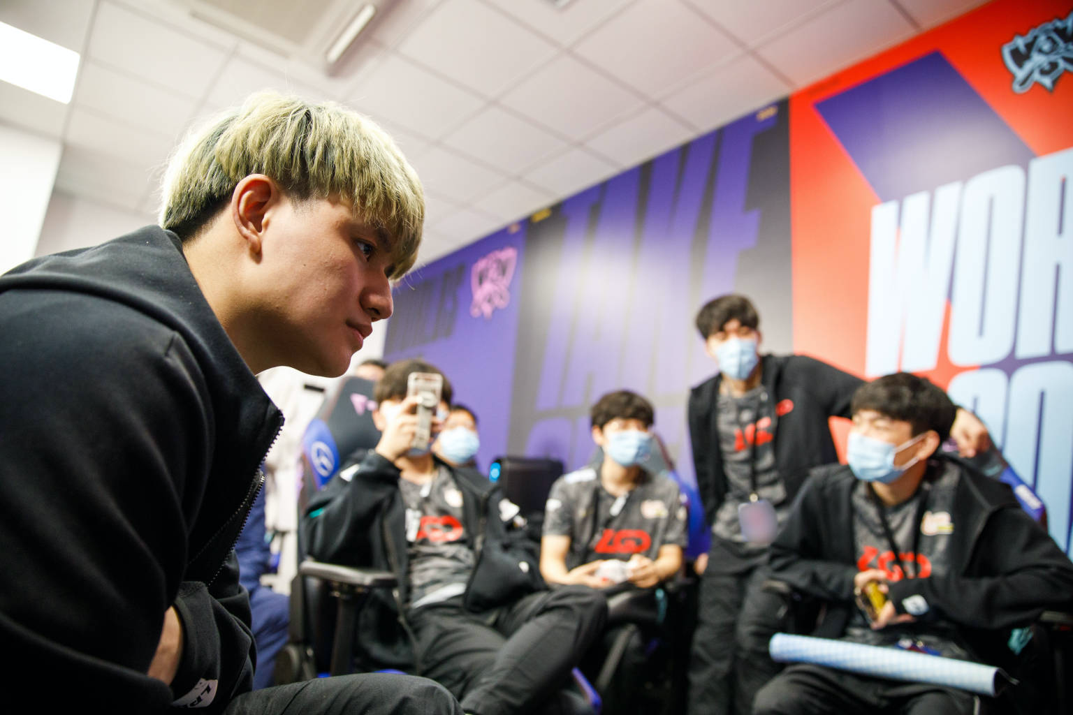 解说记得复盘LGD输给R7：小花生抢龙很扯，只能说对面发条做得很细