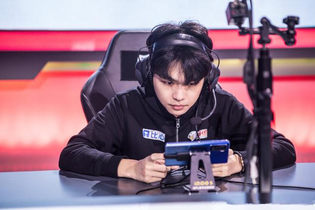 王者荣耀：DYG再度碰撞WB.TS！鹿死谁手？关键还看“暖阳”！