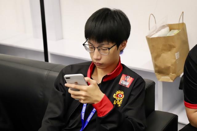 王者荣耀：DYG再度碰撞WB.TS！鹿死谁手？关键还看“暖阳”！