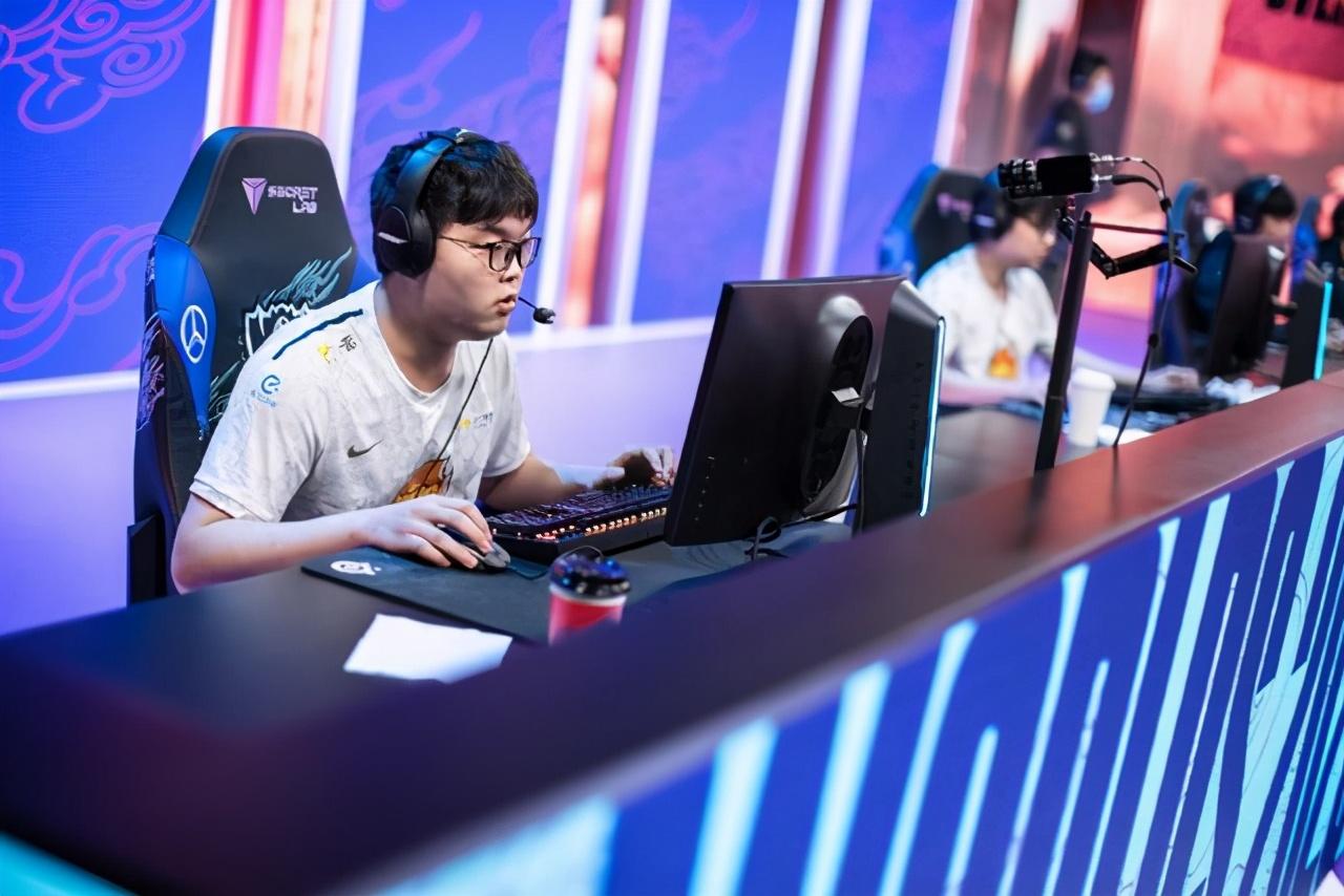 Bin完成S10上第一个名场面！PDD却在直播中坦言他有1个致命弱点