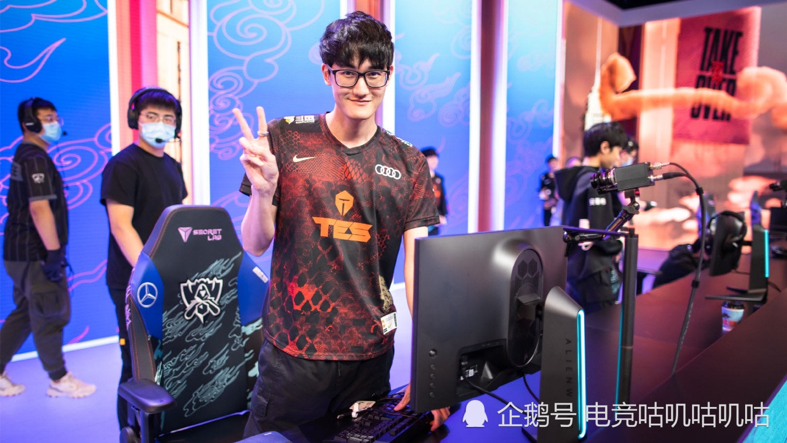 Karsa被问及阿水和Uzi的区别，展现高情商一面，用65字机智回答