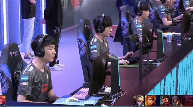 LGD落败后，其他赛区解说评价小花生：他跟IG的打野一样离谱