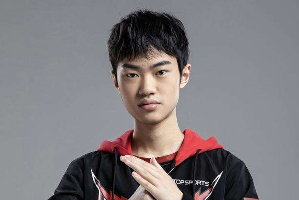 S10最惨选手，师出YM战队却连场都没上过，淘汰后感慨：选错了路