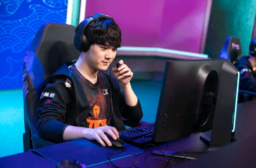 LPL解说谈JKL：他和UZI风格完全不一样，对比之下UZI更难！