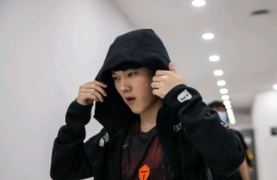 LPL解说谈JKL：他和UZI风格完全不一样，对比之下UZI更难！