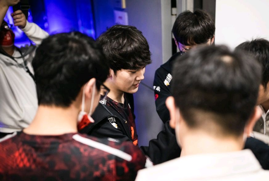 LPL解说谈JKL：他和UZI风格完全不一样，对比之下UZI更难！