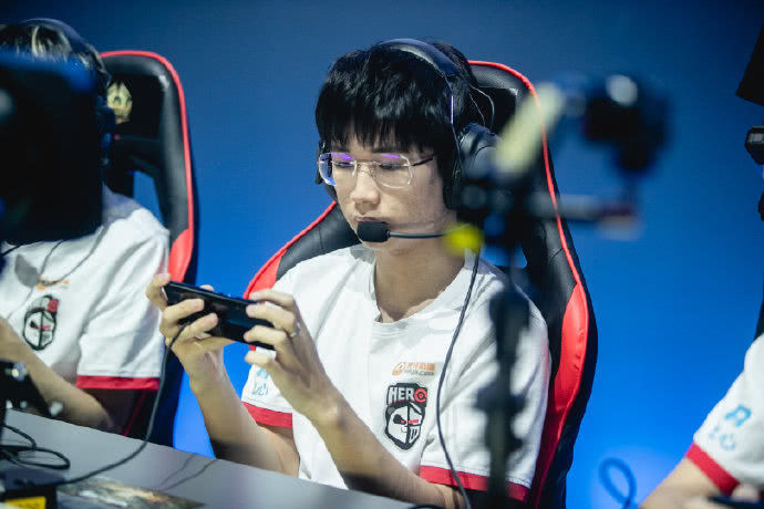 零封VG登顶榜首？AG小局比分超越DYG！后者连胜神话是否会被终结