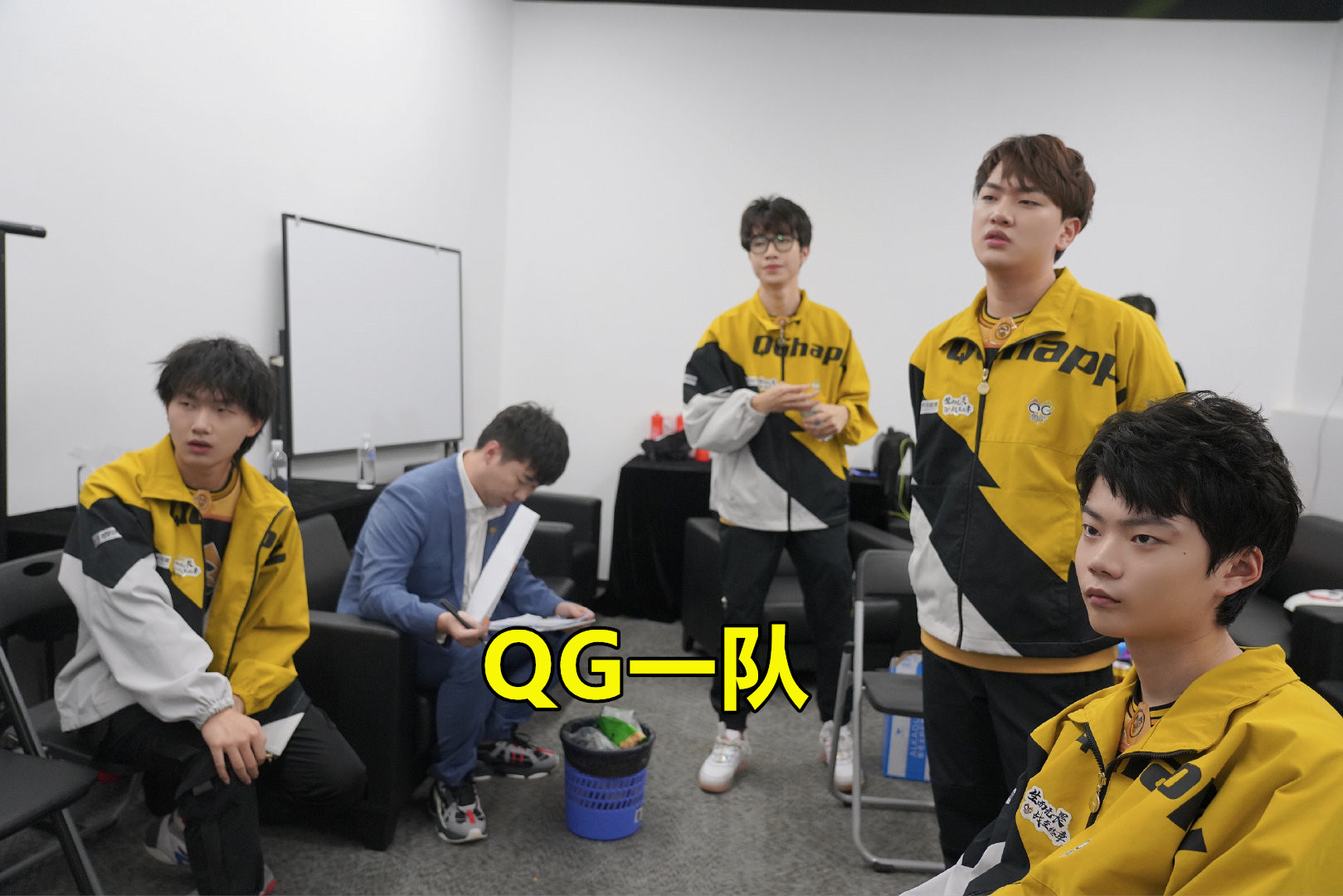 QG“六上六下”，主教练兼五人首发下场，剑豪新官上任先立下马威？