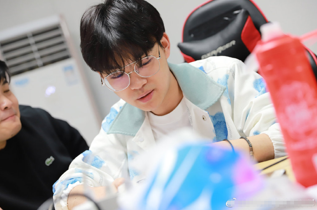 DYG小义经济突破800！KPL解说坦言：新选手路途太顺或许并不好？