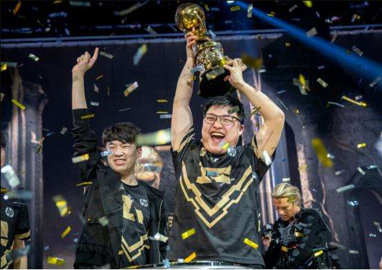 英雄联盟：你到底是怀念18年的夏天，还是怀念18年夏天的UZI