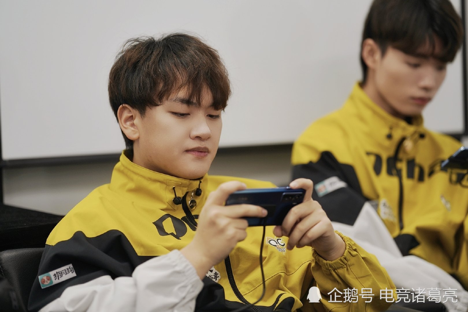 QG让二追三战胜WE，刺痛单局51％输出，新老队员配合需加强