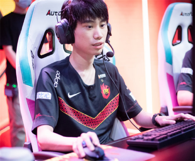 doinb不想去全明星，老婆却帮他投票，只为一个3年未能实现的愿望