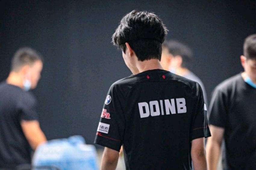 Doinb：Uzi想复出最起码得夏季赛 之前两个选手成反例子