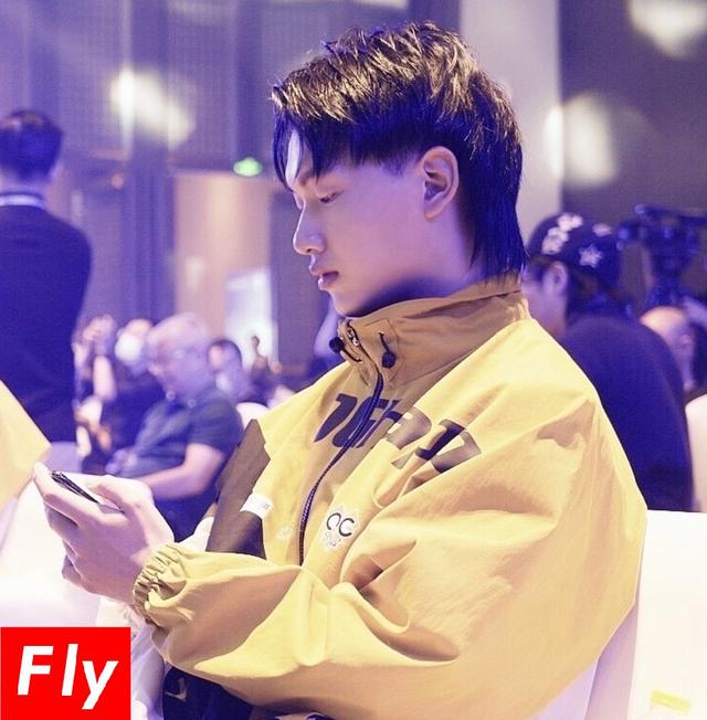 Fly重回C位后，深夜发布动态怀念过去，官博回应让人泪目！