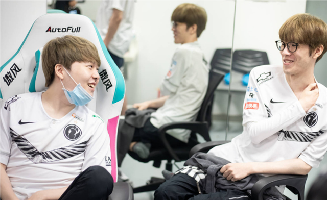 rookie吐槽LCK，对比之下LPL两点太优秀，难怪他想一直住在这里