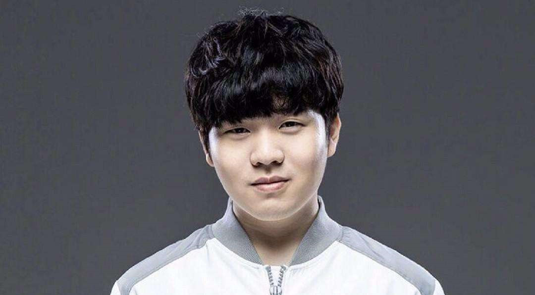 超第二名米勒4万票，小钰登顶LOL最受欢迎解说引争议，本人回应了