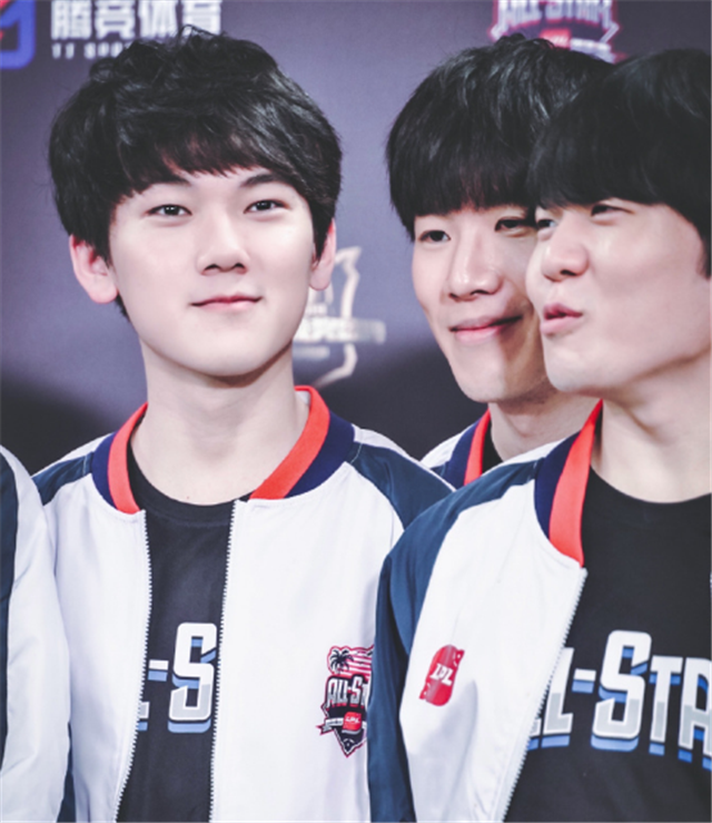 IG签jkl原来是一位高人手笔，称有他世界赛至少四强，果然准了3年