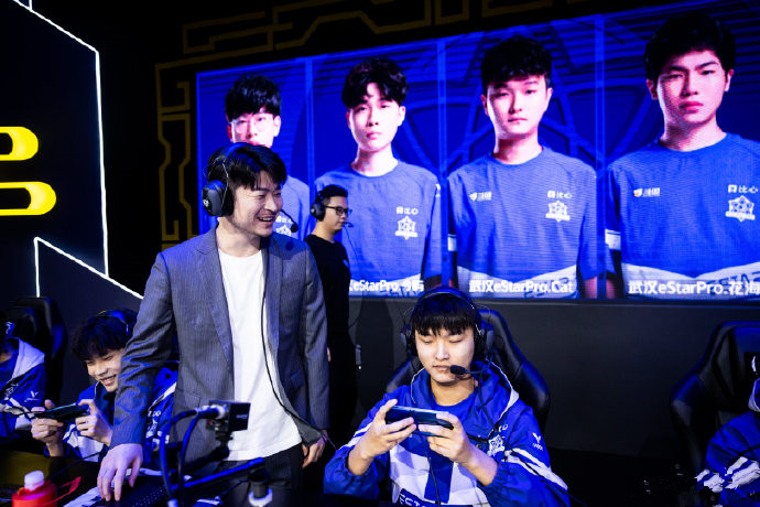 王者荣耀：eStar碰撞QG，输了，放弃教练的战队没有未来！