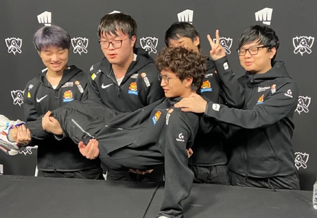 Khan加入DWG，哪个队能夺冠我去哪；周淑怡COS远坂凛，可爱造型让人心动