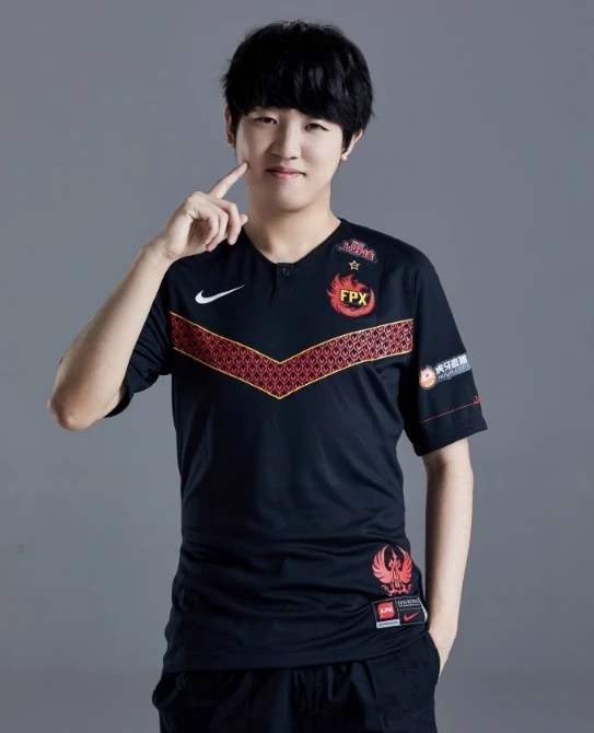 又一艘银河战舰，牛宝和Sofm加入FPX，能起飞吗？