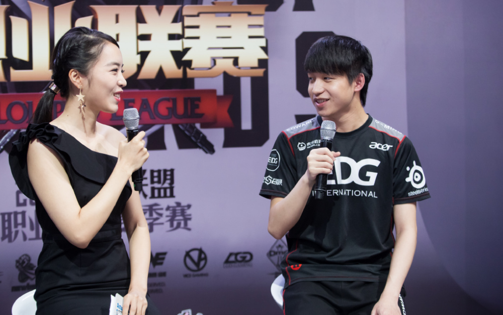 韦神回归LOL，和Sofm双排，看不懂新版本装备；JackeyLove：BP是选手和教练决定的